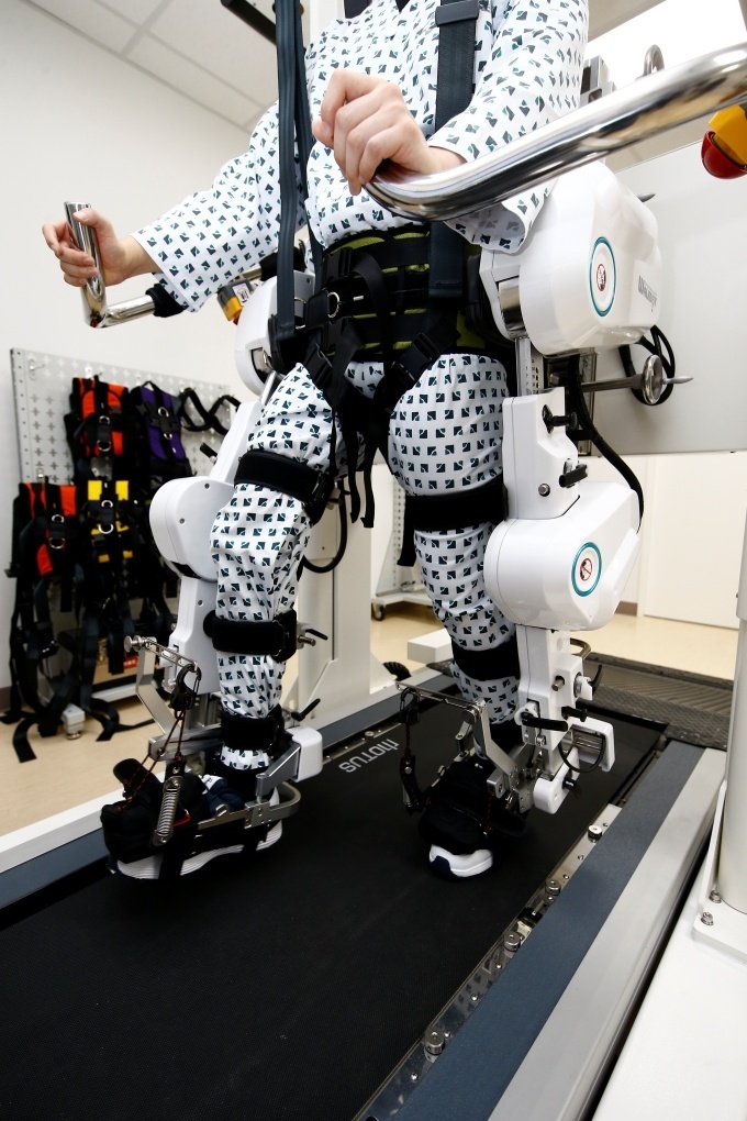 일산병원, 외골격형 보행재활로봇 도입